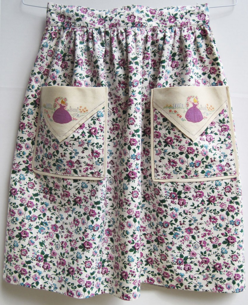 Vintage-Inspired Apron – #18 – Q is For Quilter
