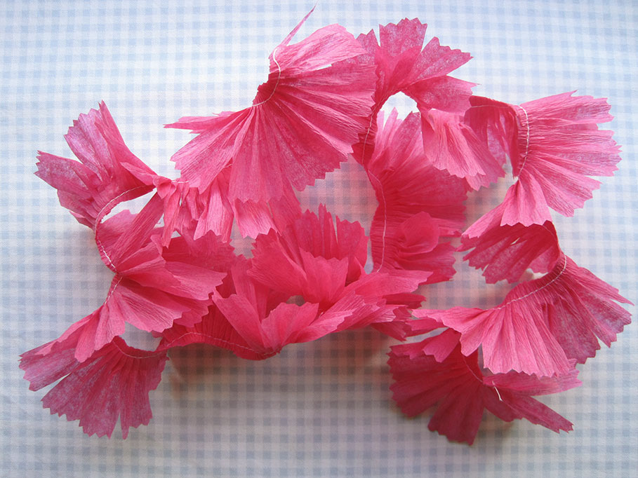 Crepe Paper Flowers Using Streamers and a Ruffler Foot – Tutorial – Q ...